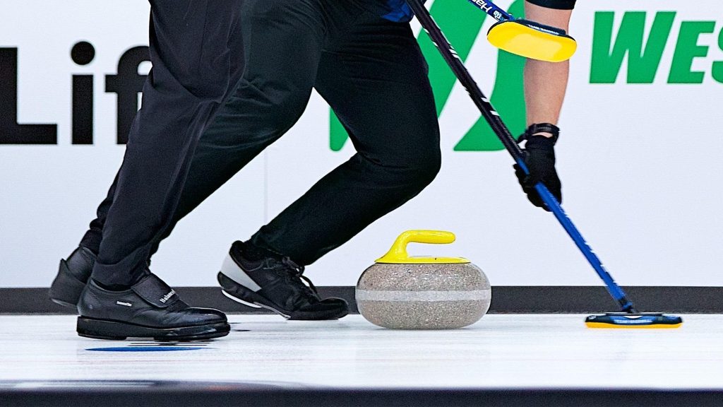 World Curling adds infractions for prohibited sweeping techniques
